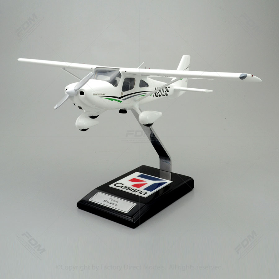 Cessna 162 Skycatcher Aeroplane Models | Factory Direct Models