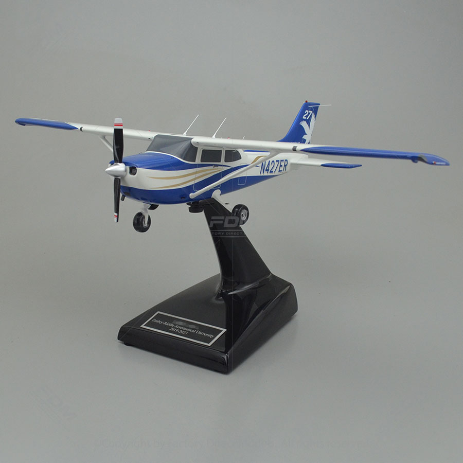 Cessna 172S Skyhawk SP Airplane Model | Factory Direct Models
