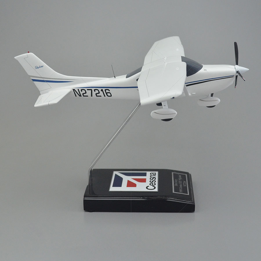 Cessna 182S Skylane N27216 Airplane Model | Factory Direct Models