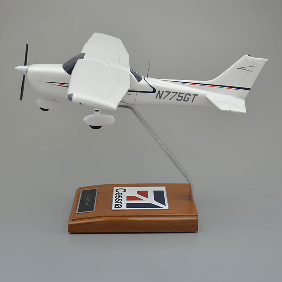 Custom Cessna 172N Skyhawk Wooden Model Airplane - Handcrafted ...