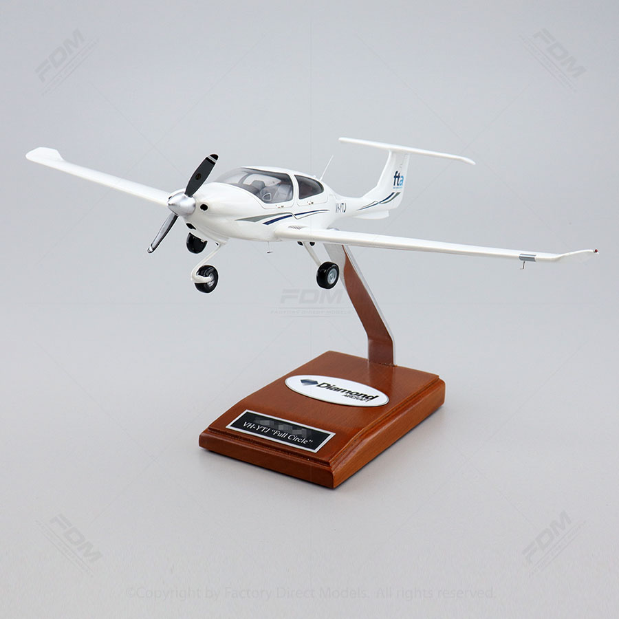 Custom Diamond DA40 Diamond Star XLS Wooden Model – VH-YTJ ...