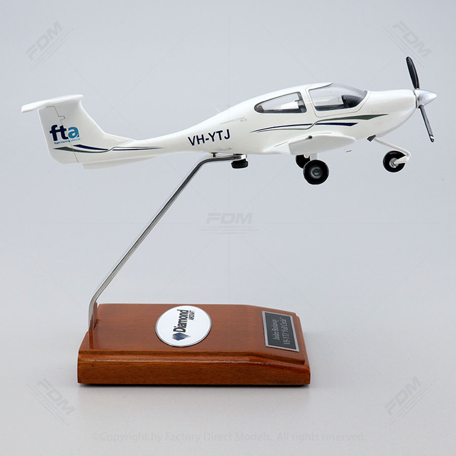 Custom Diamond DA40 Diamond Star XLS Wooden Model – VH-YTJ ...